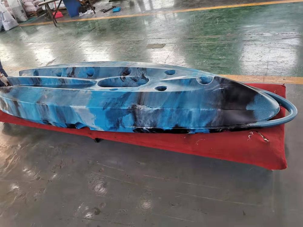 Kayak rotomolding machine Camouflage kayaking, monochrome kayaking for sale