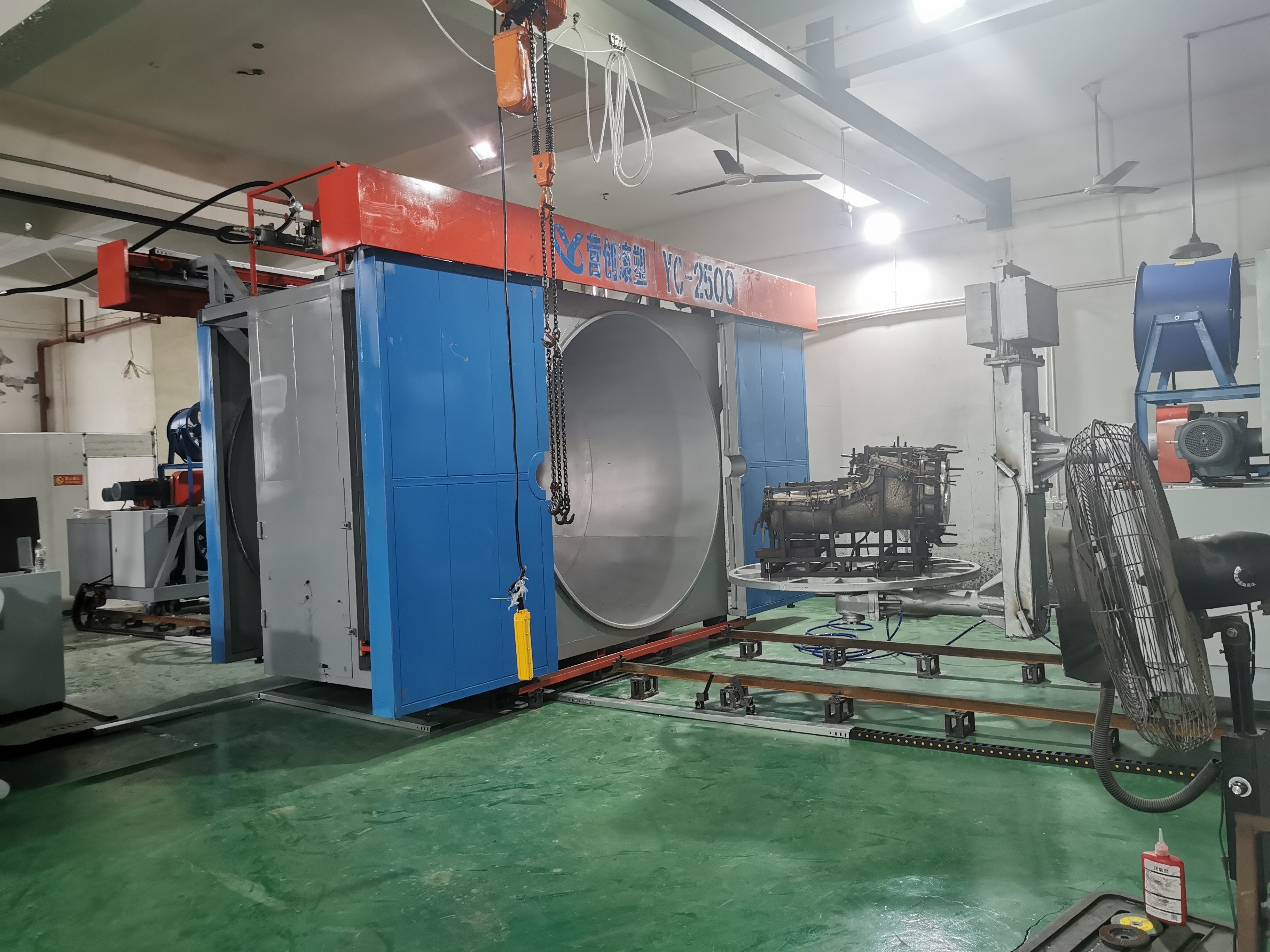 7000L Circular Oven Structure Tank Rotomolding Equipment