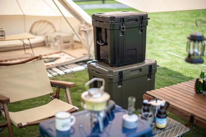 High Impact Resistance and UV Resistant Rotomolded Cooler Box With Lid